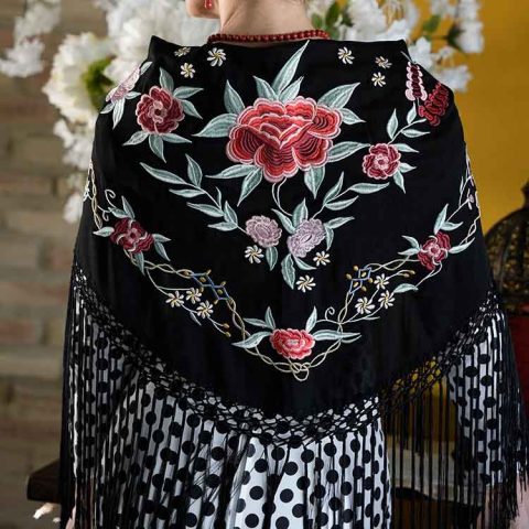 Mantoncillos de Flamenca | Elegancia y Tradición para tu Traje